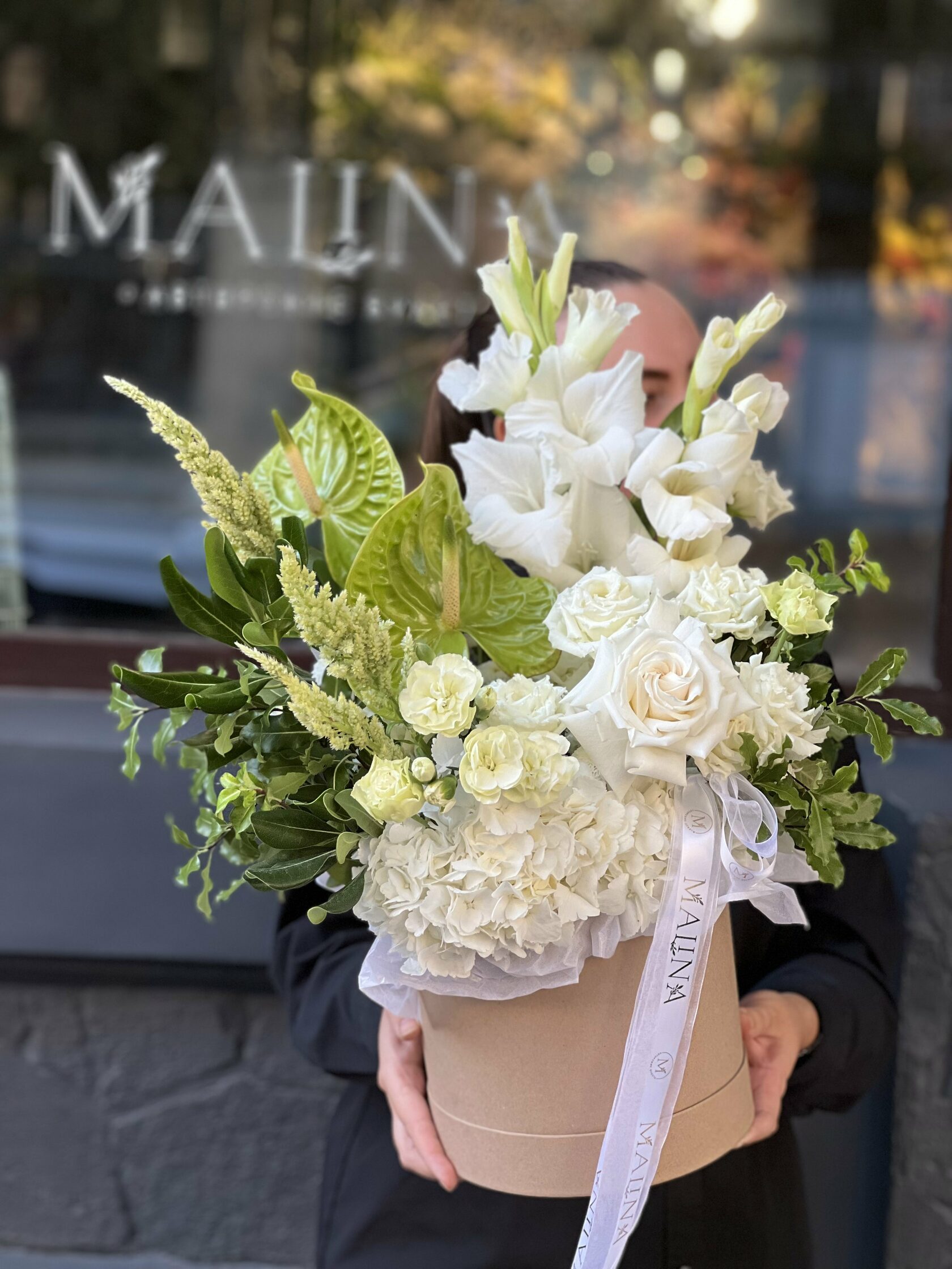 Композиция из цветов — купить с доставкой цветочную композицию в ...