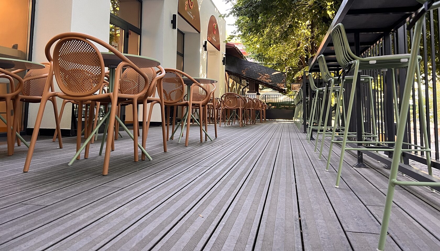 Terasă din decking. Naringi Cafe, Centru, Chișinău | flix