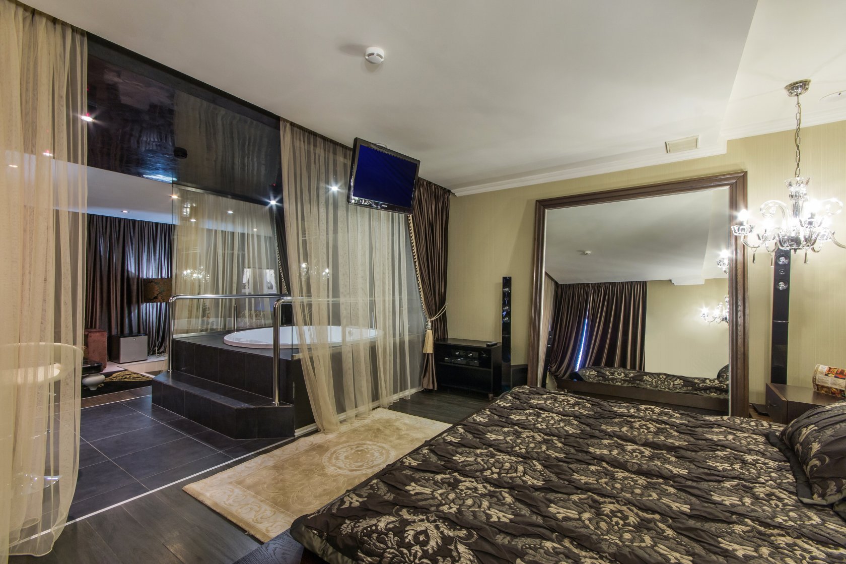 Studio with Spa Bath