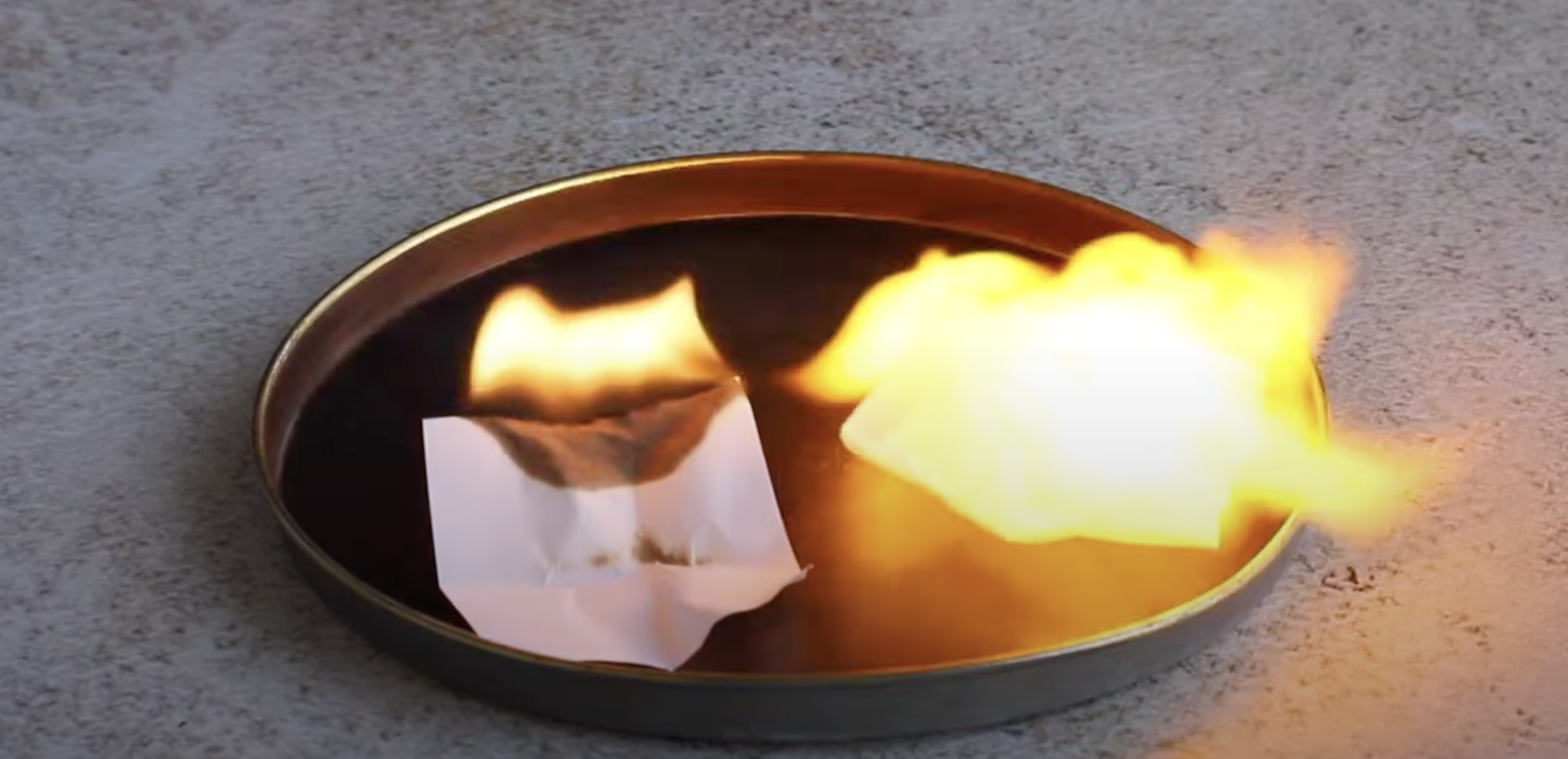 Flash paper (pyropaper) - a new cake trend?!