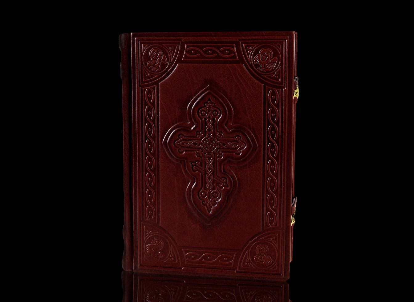 Библия в кожаном переплете с замками купить
