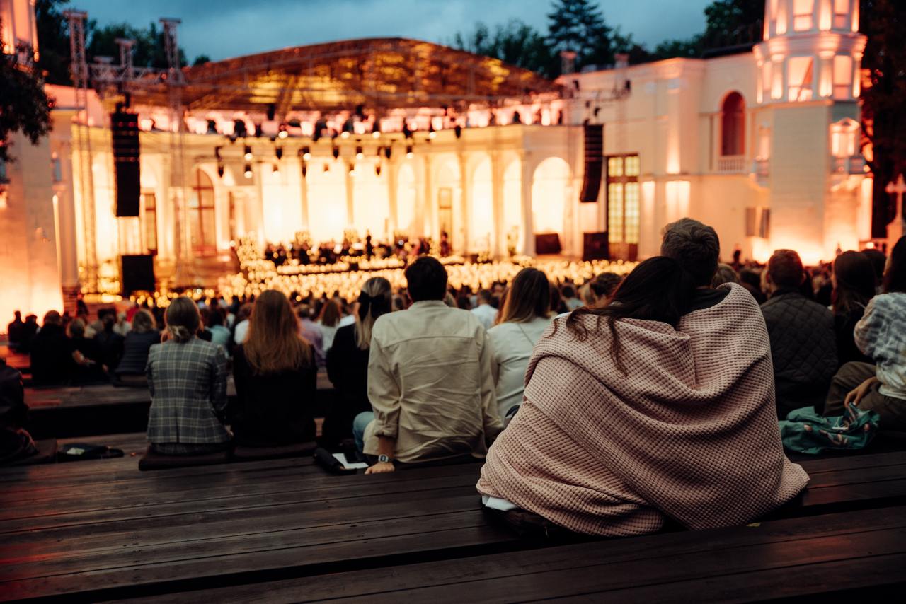 Lumisfera — концерты при 3000 свечах: симфония света, музыка и оркестр