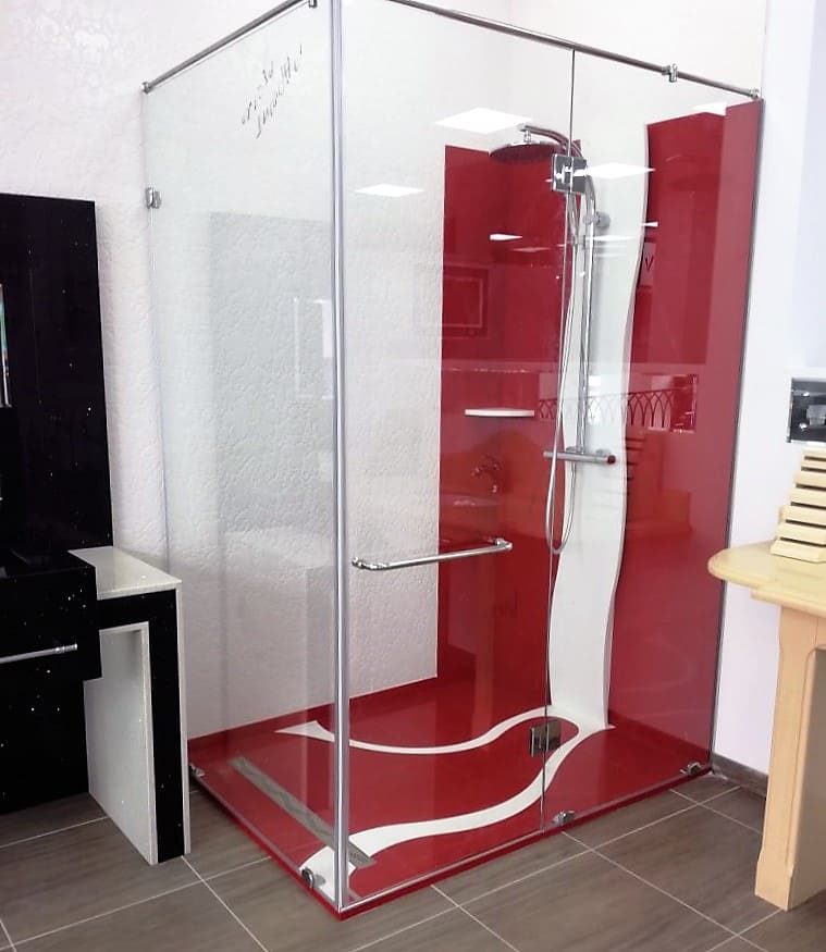 Угловые стеклянные ограждения для душа на заказ в Краснодаре