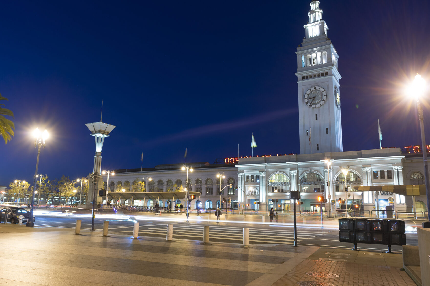 The Ferry Building: A Bustling Hub for Gourmet Food and Fresh Produce ...