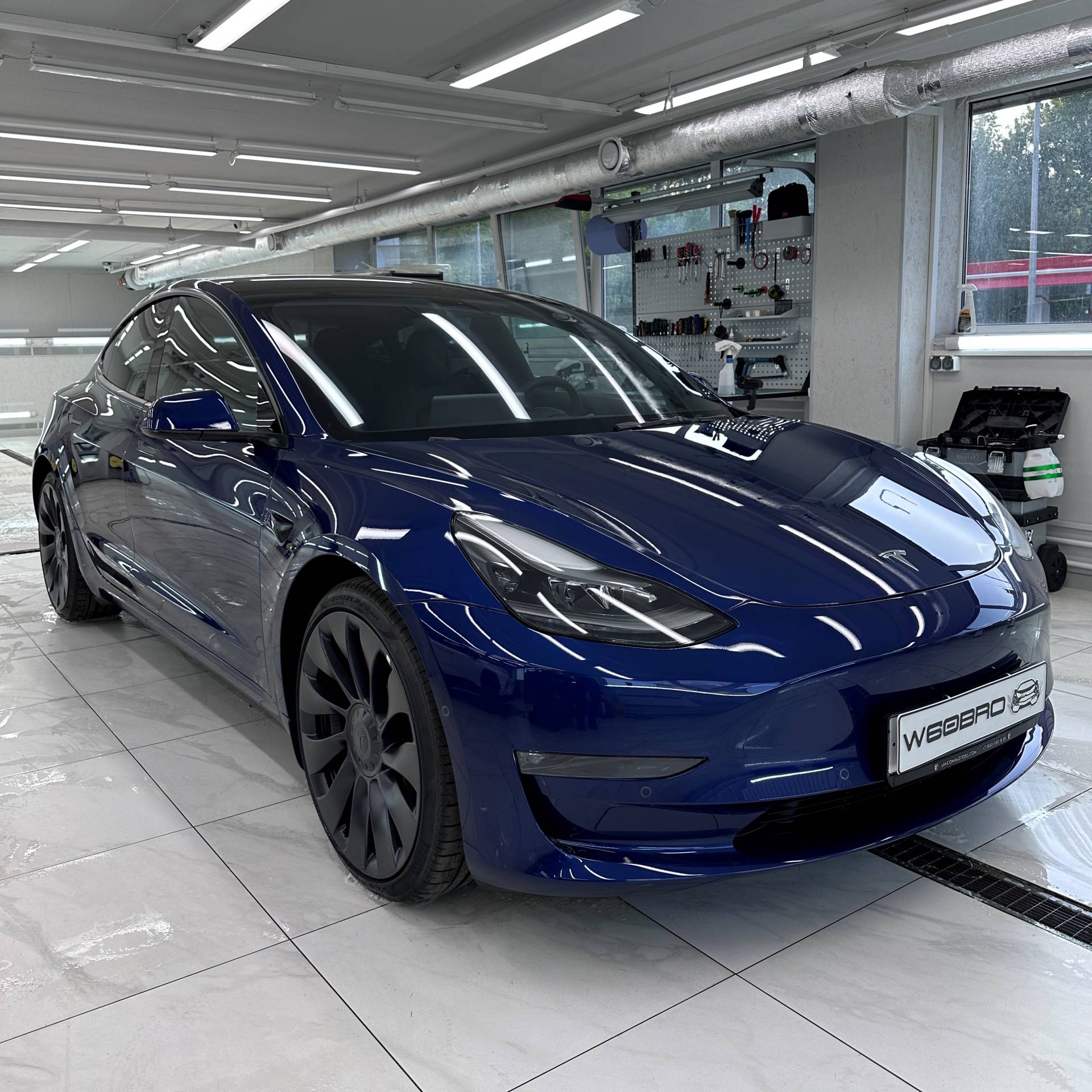 Tesla Model Y: Особенности темно-синей красоты и защита пленкой VEGA HT