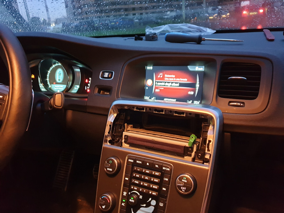 Upgrade ICM мультимедиа системы Volvo S60 2014 до версии IHU