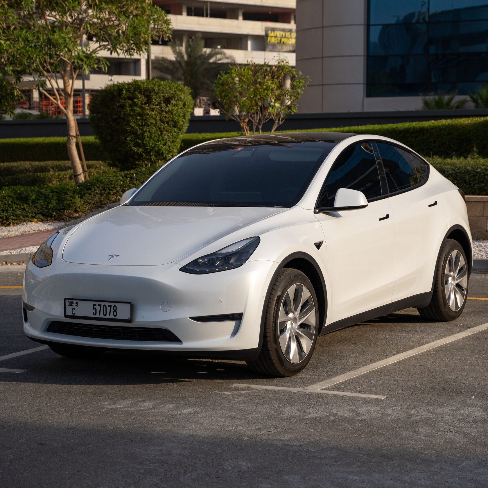 Business and comfort class car rental in Dubai without a driver