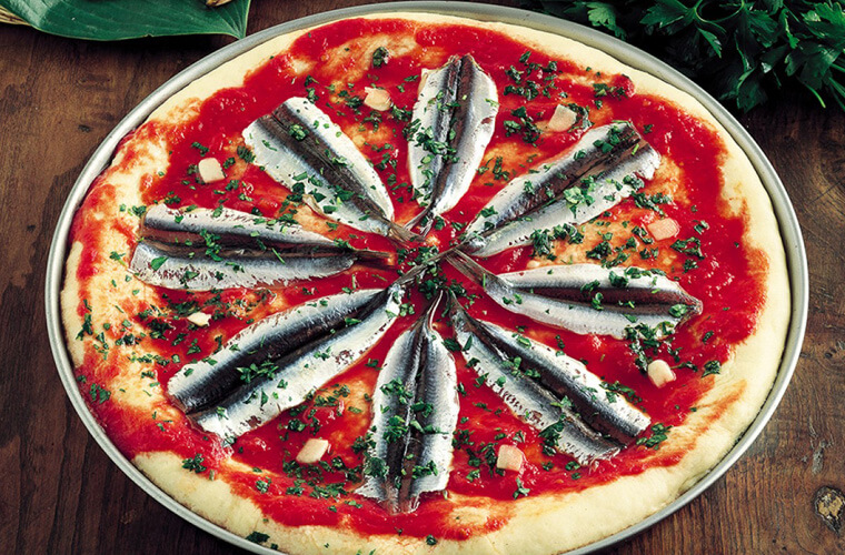 Анчоусы: что это такое, с чем их едят, вкус, рецепты, польза