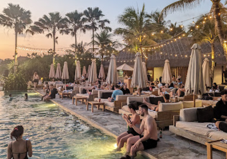 THĒ ® HEIGHTS — Общественное пространство и резиденции на Бали