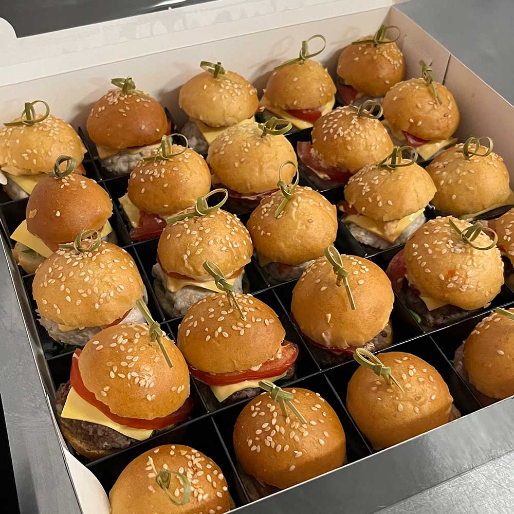 Мини бургеры для фуршета с доставкой. Различные виды начинок. Готовое ...