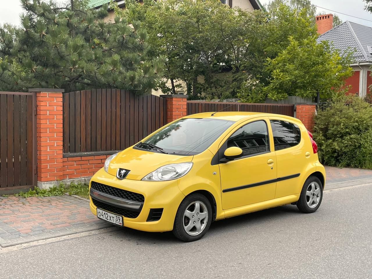 Peugeot 107 Yellow аренда в Калининграде