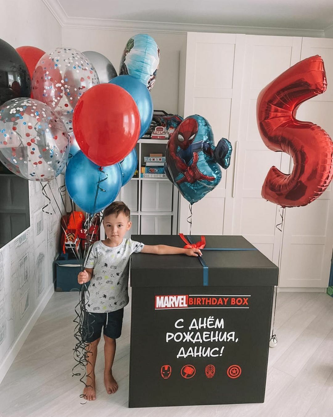 Купить большую коробку с шарами с доставкой по Воронежу