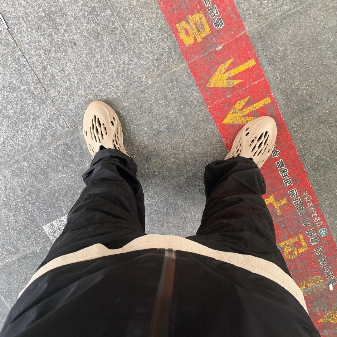 Купить Adidas Yeezy Foam Runner Mist - 100% оригинал