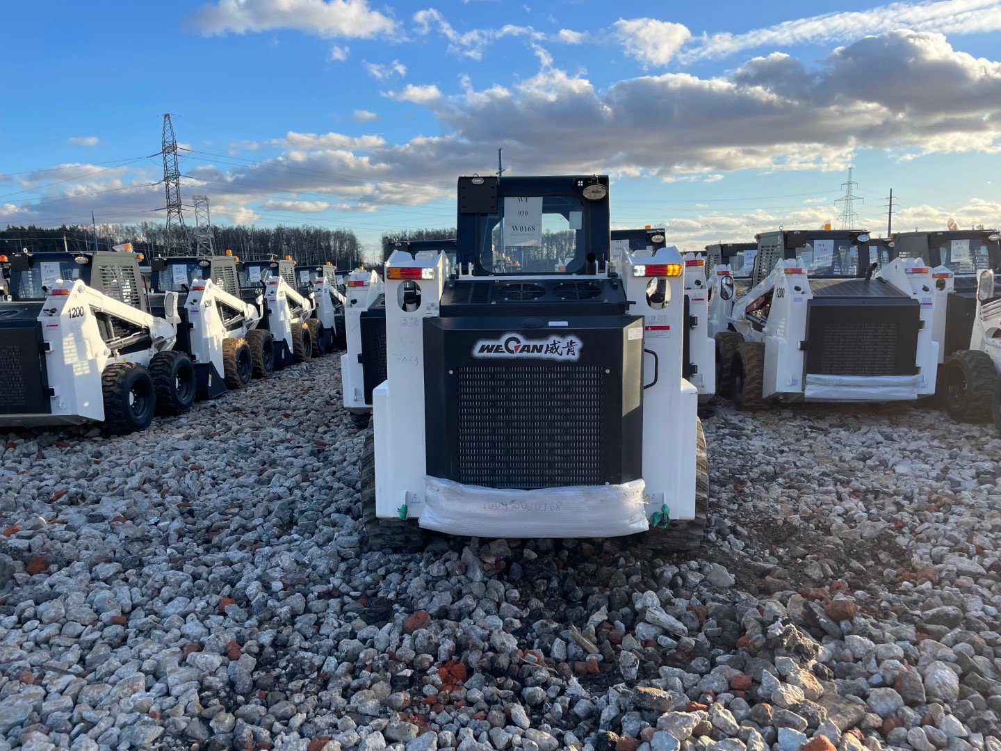 Продажа мультифункциональных погрузчиков с бортовым поворотом WECAN