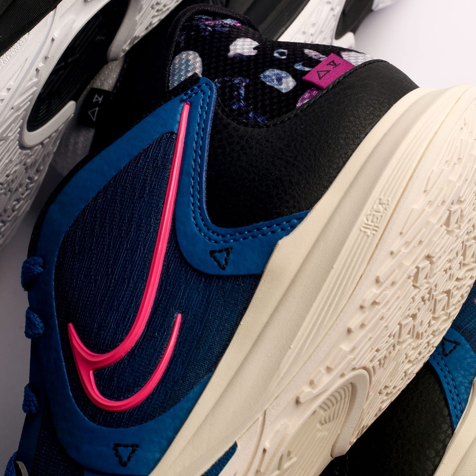 Nike Kyrie V Low: Обзор баскетбольных кроссовок