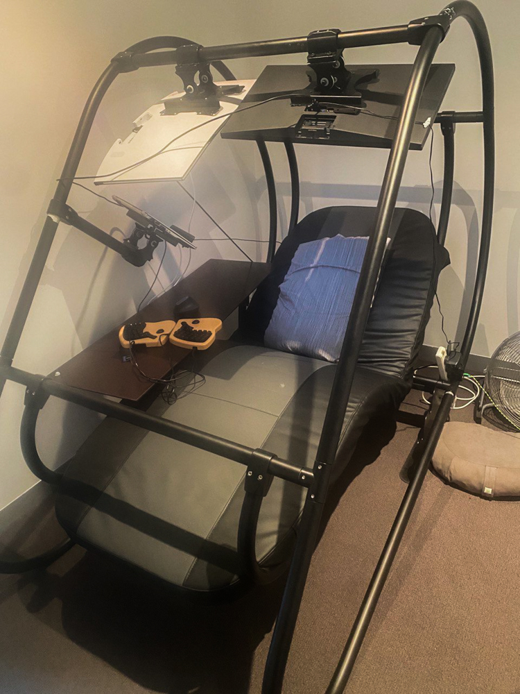 Levus Zero Gravity Workstation