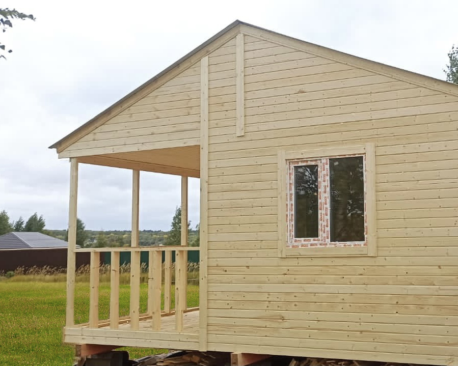 Бытовка с верандой, хозблоком и чердаком / Садовый домик / 6х5