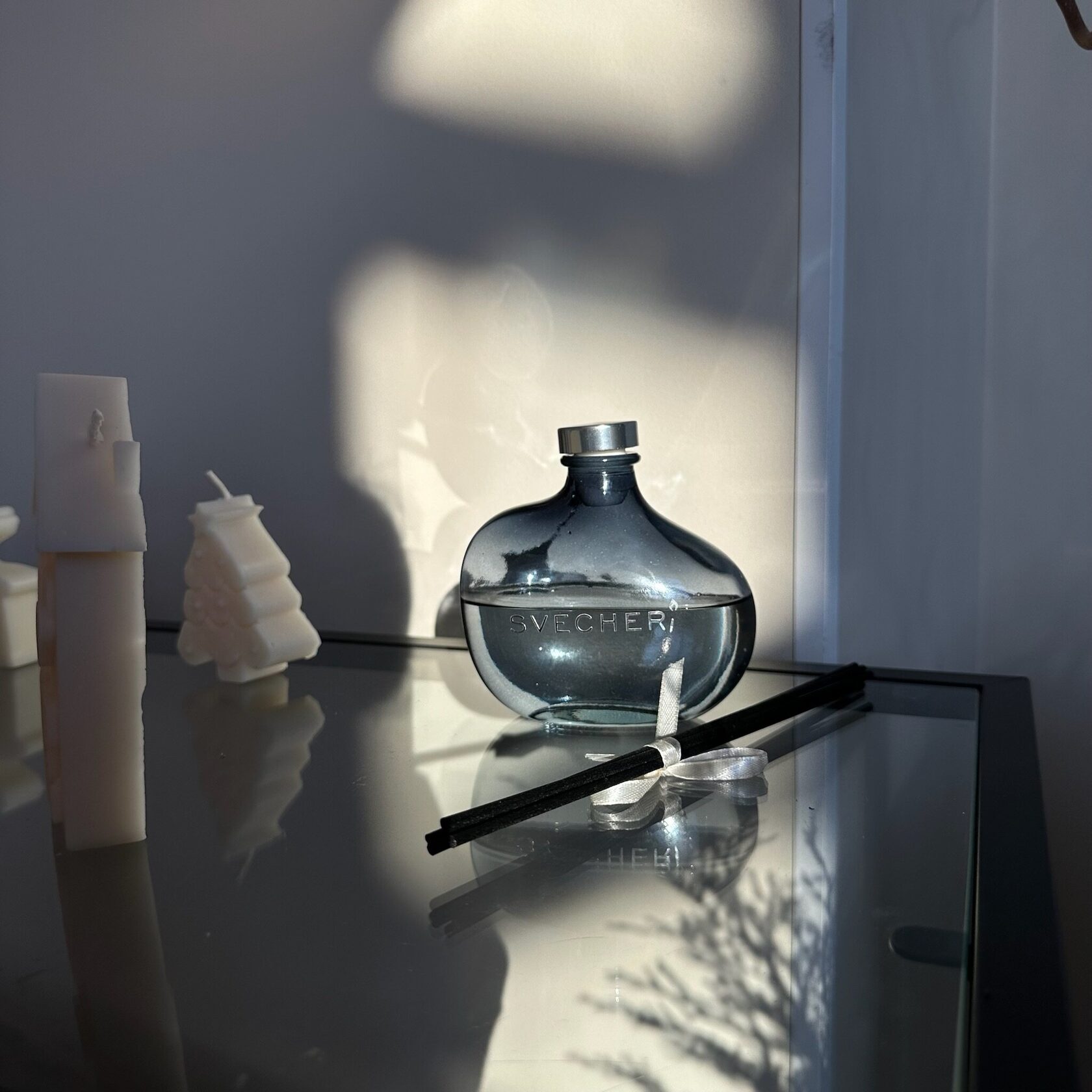 Свеча в массиве дерева Инь Янь By Svecheri