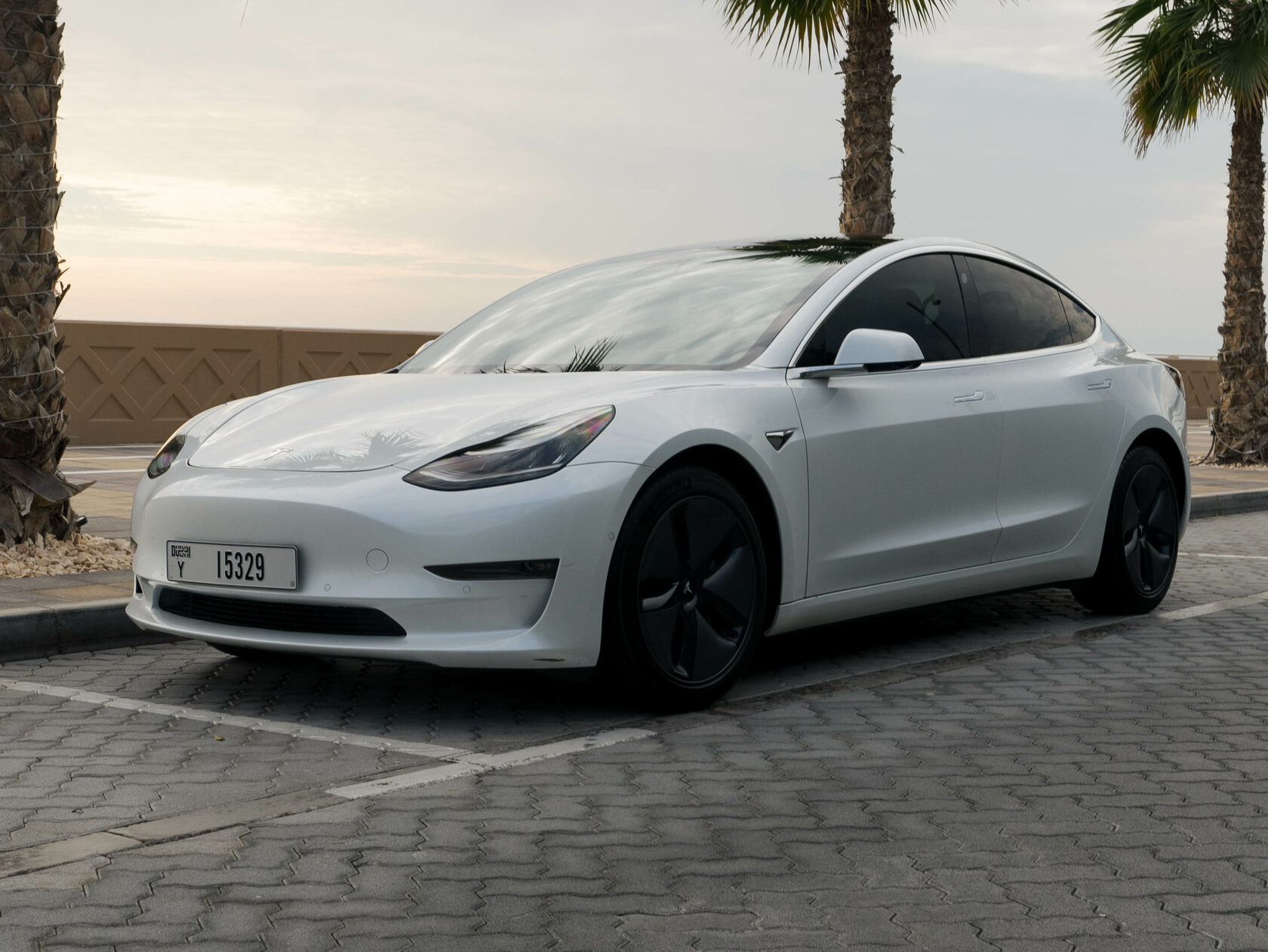 Business and comfort class car rental in Dubai without a driver