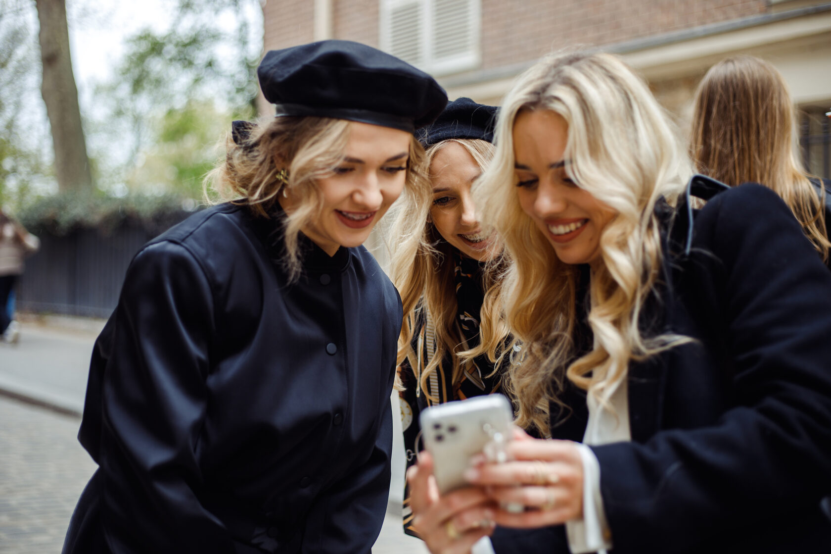 TOP-5 Best Paris Travel Apps in 2023 TOP-5 Best Paris Travel Apps in 2023