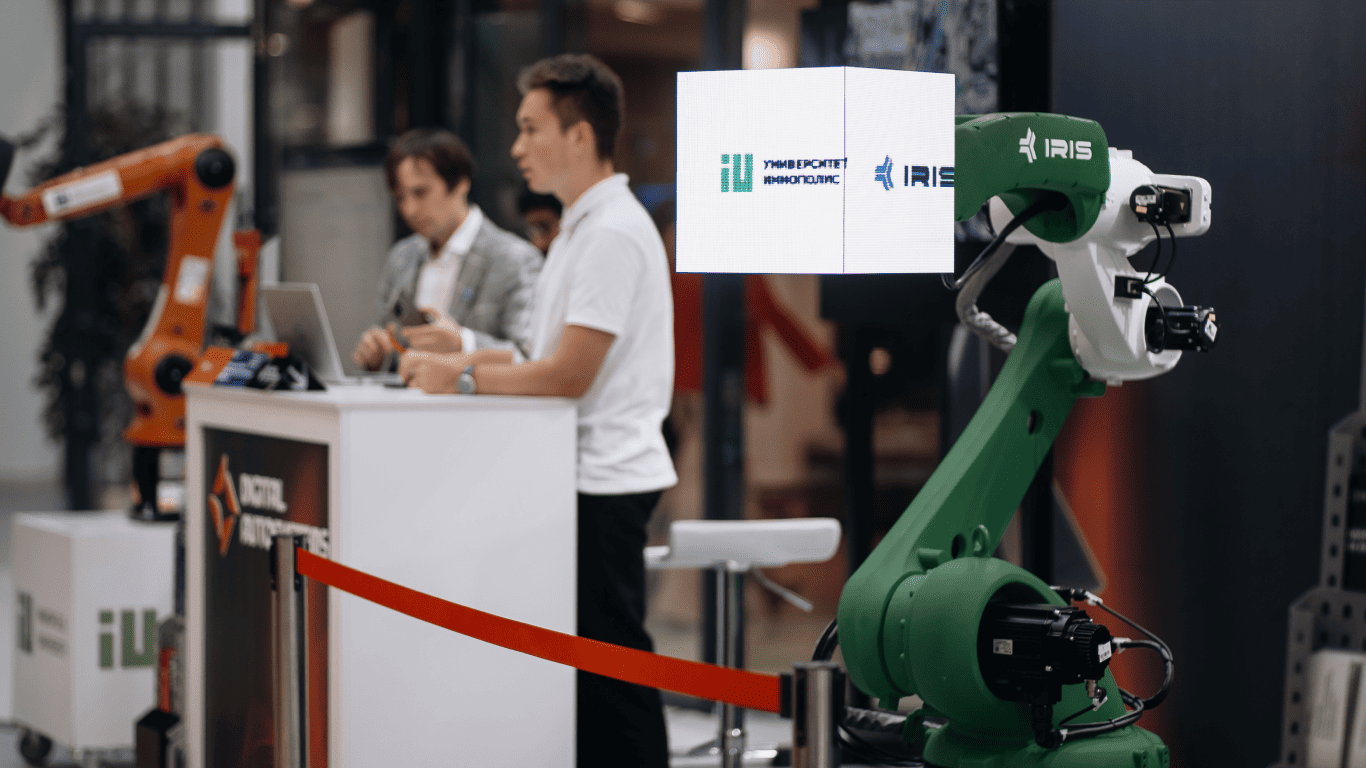 Презентовали промышленного робота IRIS на выставке Robo Expo