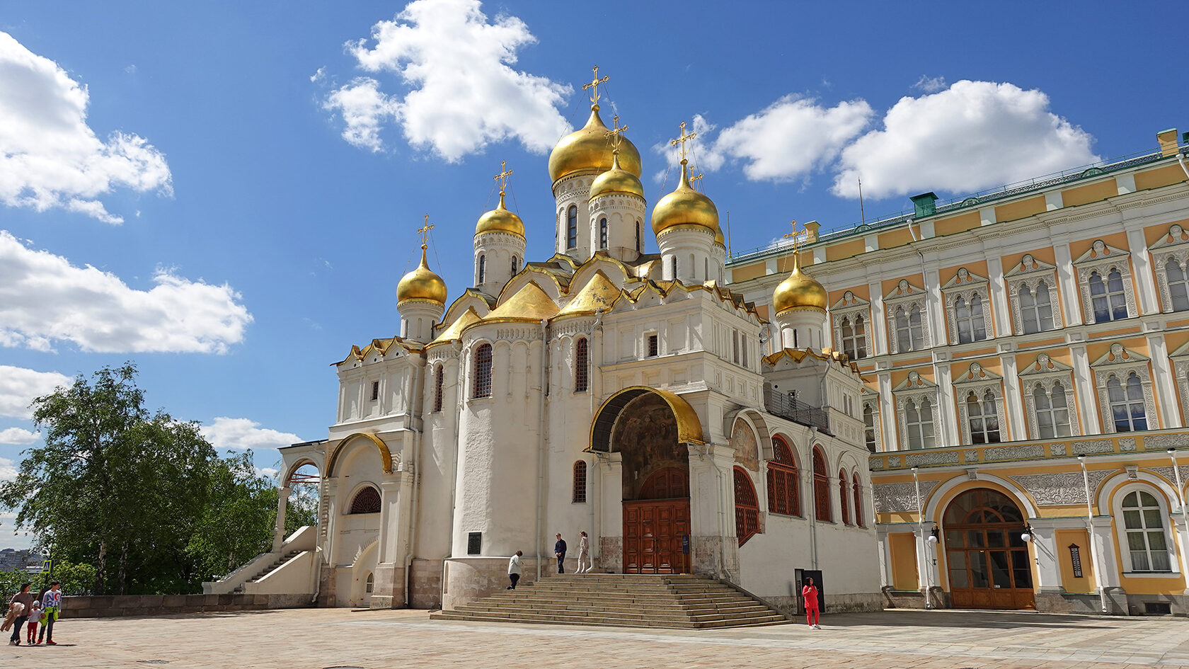 A private guided tour of the Moscow Kremlin grounds and cathedrals ...