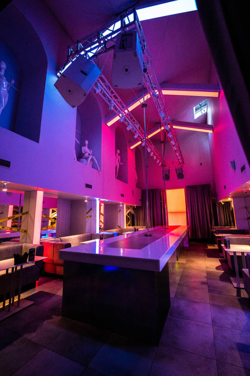 Стриптиз-клуб Зависть Strip bar. Один из лучших развлекательных баров в ...