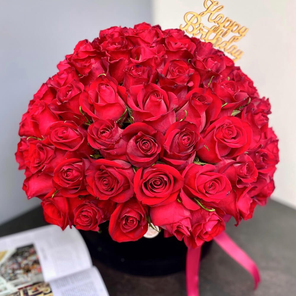 Beautiful mix of 101 premium quality roses arranged in a stylish flower ...
