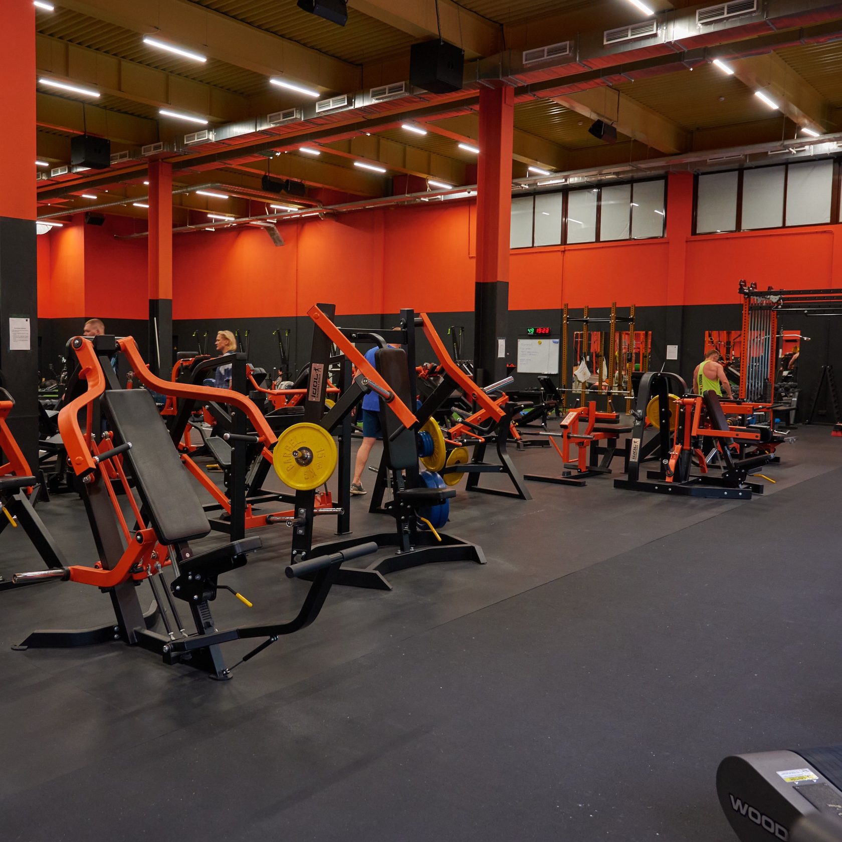Idol Gym & Crossfit сеть фитнес-клубов на Лавочкина и Нагатинской