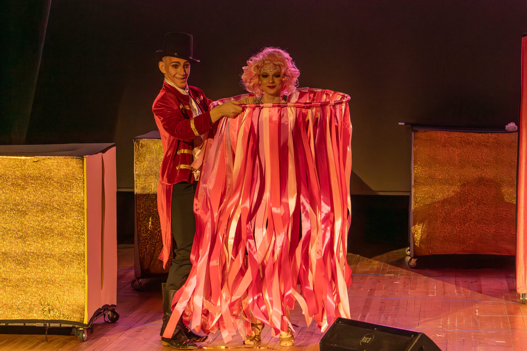 Номер оригинального жанра. QUICK CHANGE SHOW (Переодевание на сцене)