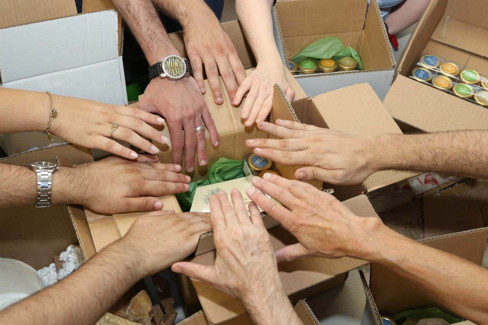 Try Israeli Food With Lev Haolam Boxes