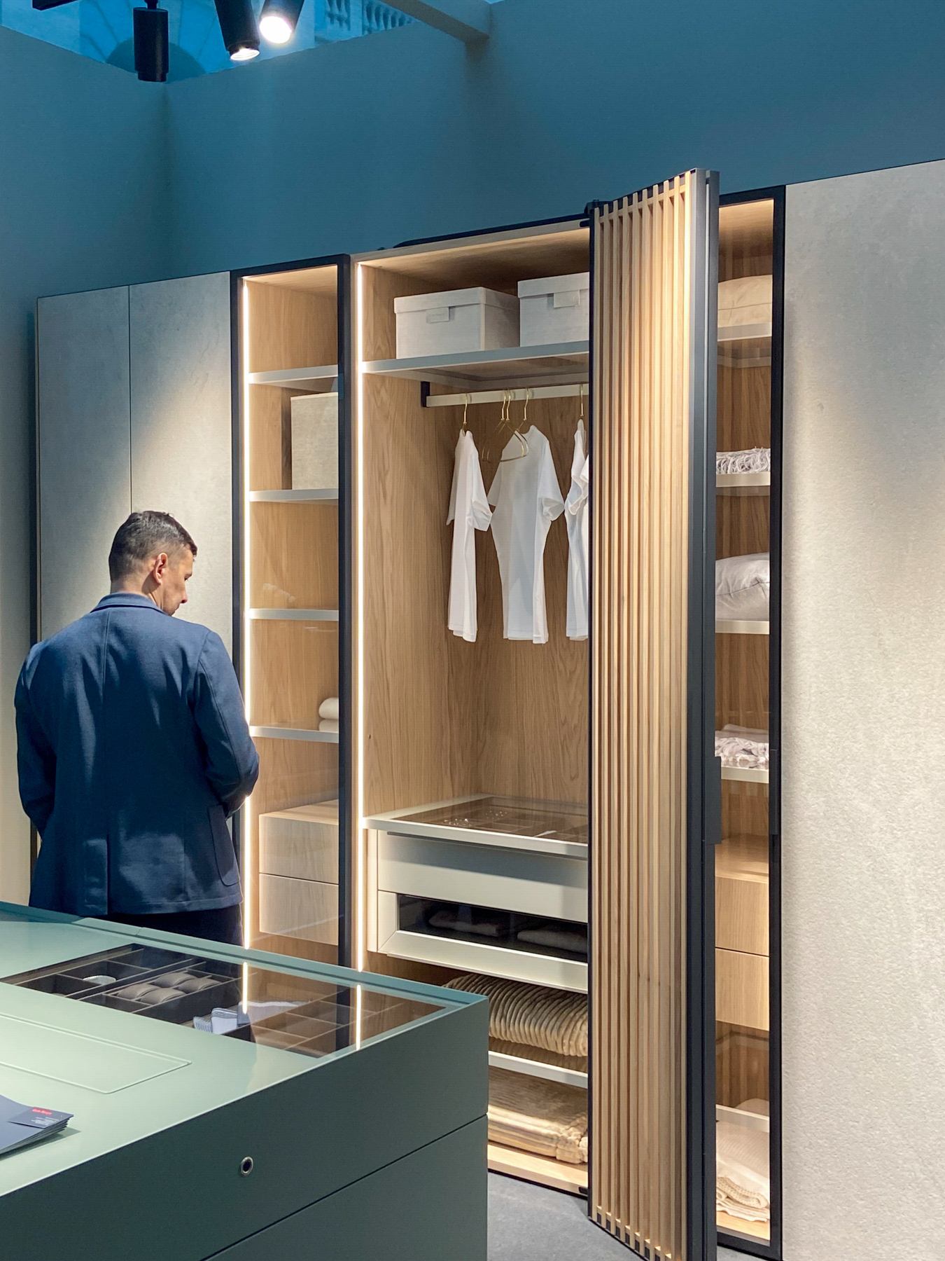 Сотрудничество c организаторами пространства, дизайнерами и мебельными ...