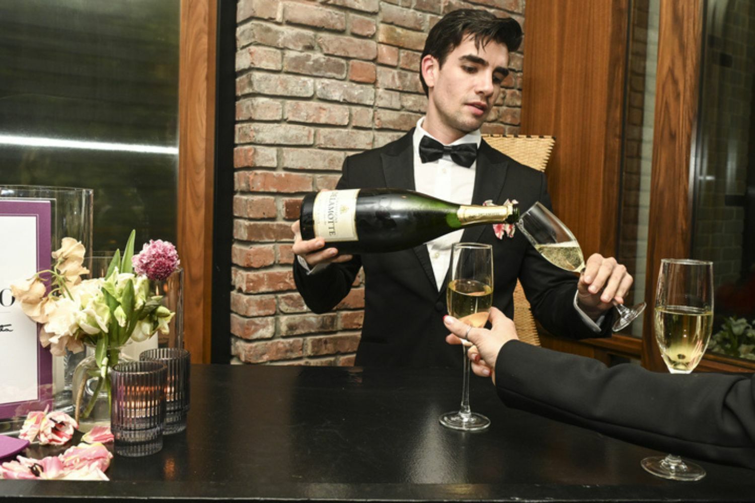 Waitstaff Etiquette: Dos and Don'ts | Julia Valler Event Staffing