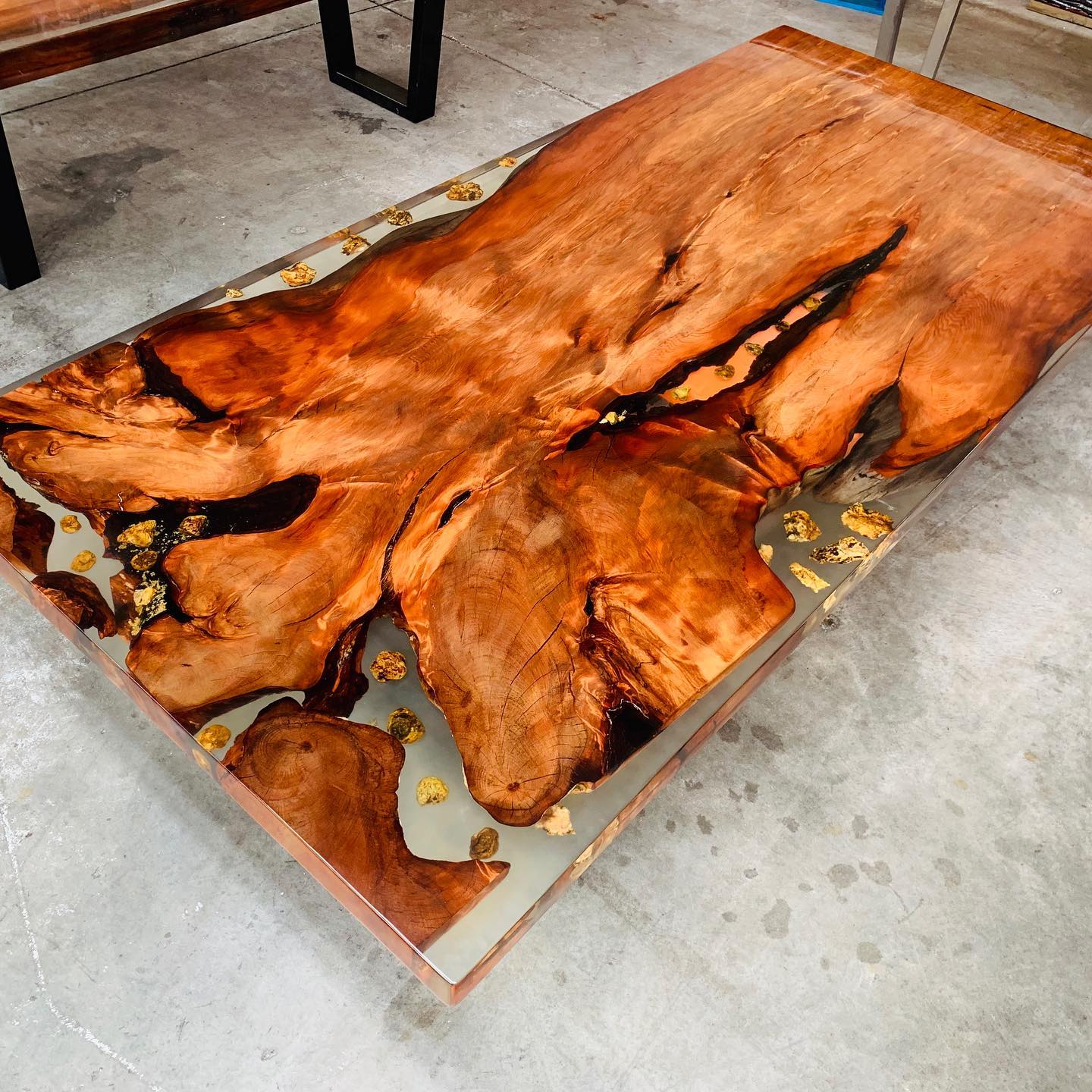 Kauri luxury table / ENG