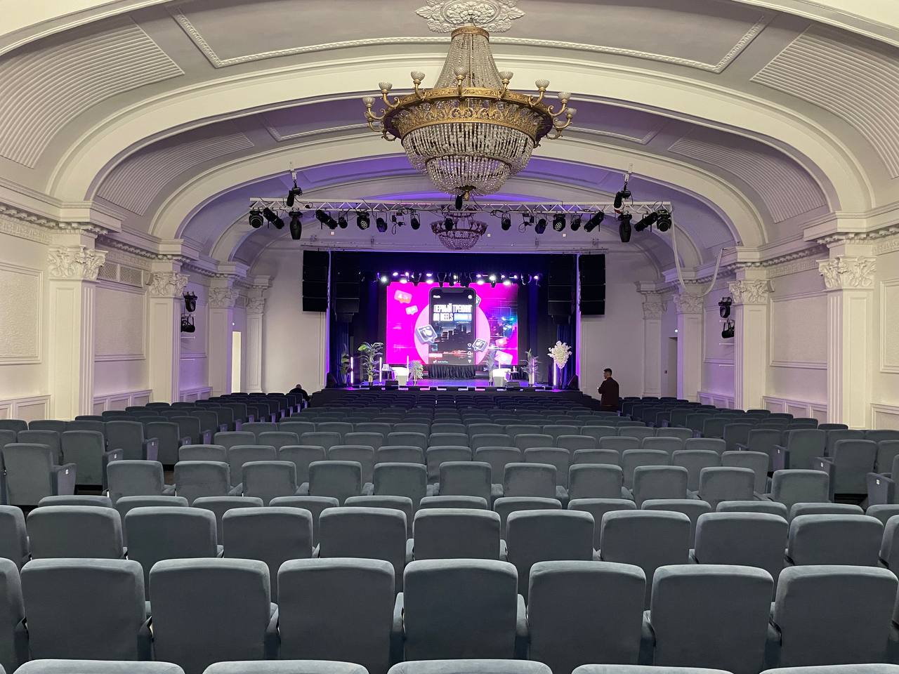 MOSCOW HALL на А. Королева для любых мероприятий до 405 чел. Казань by tusavisa.ru