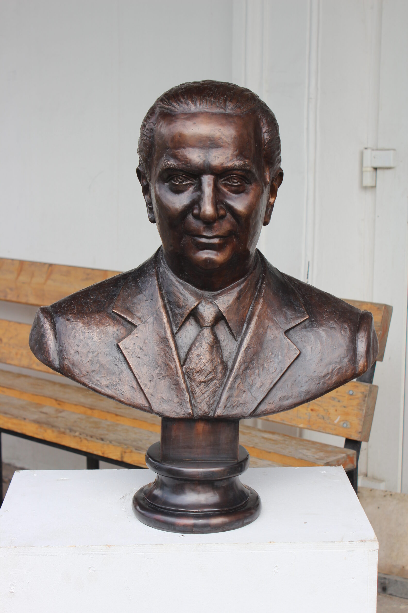 Изготовление бюста в скульптурной мастерской Олега Кеолина | sculpt-ok.com