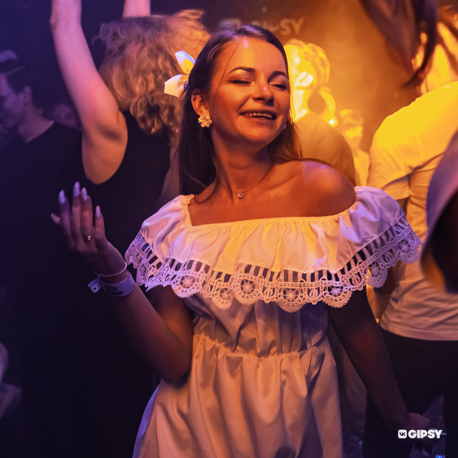 Фотоотчёт вечеринки Los Pollos в бар клубе VK Gipsy. 30.06.2023