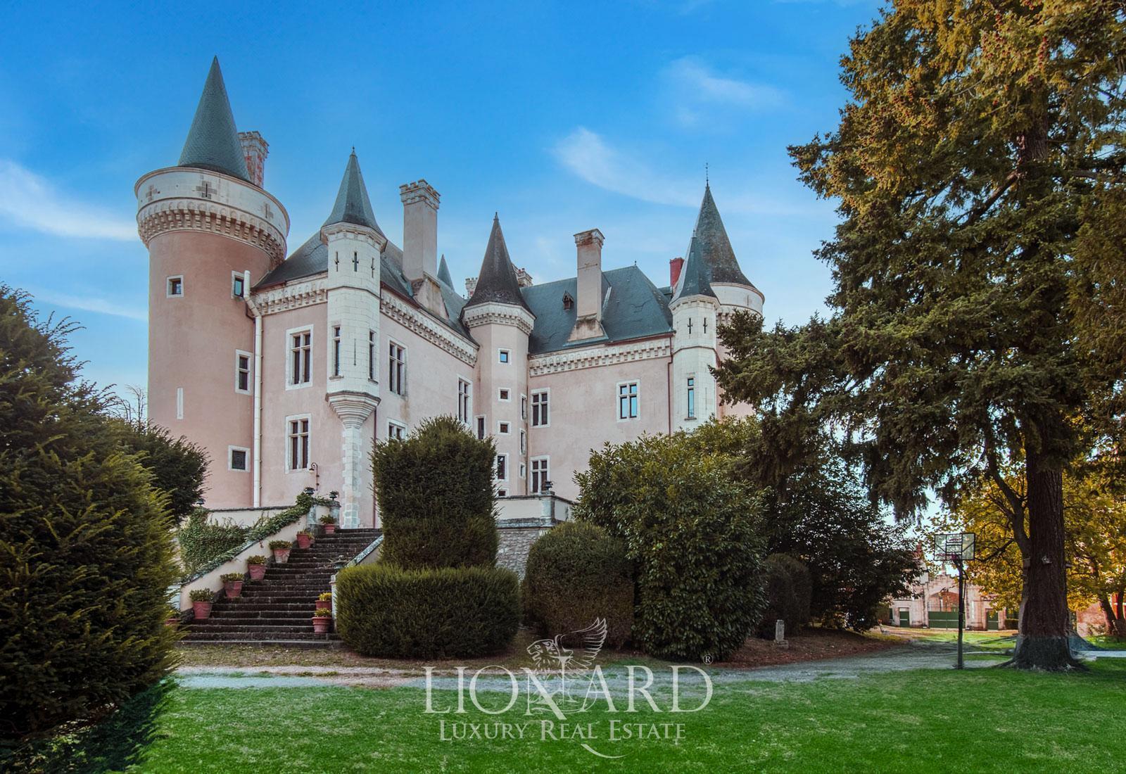 A French chateau to hunt for treasures buried by Napoleon