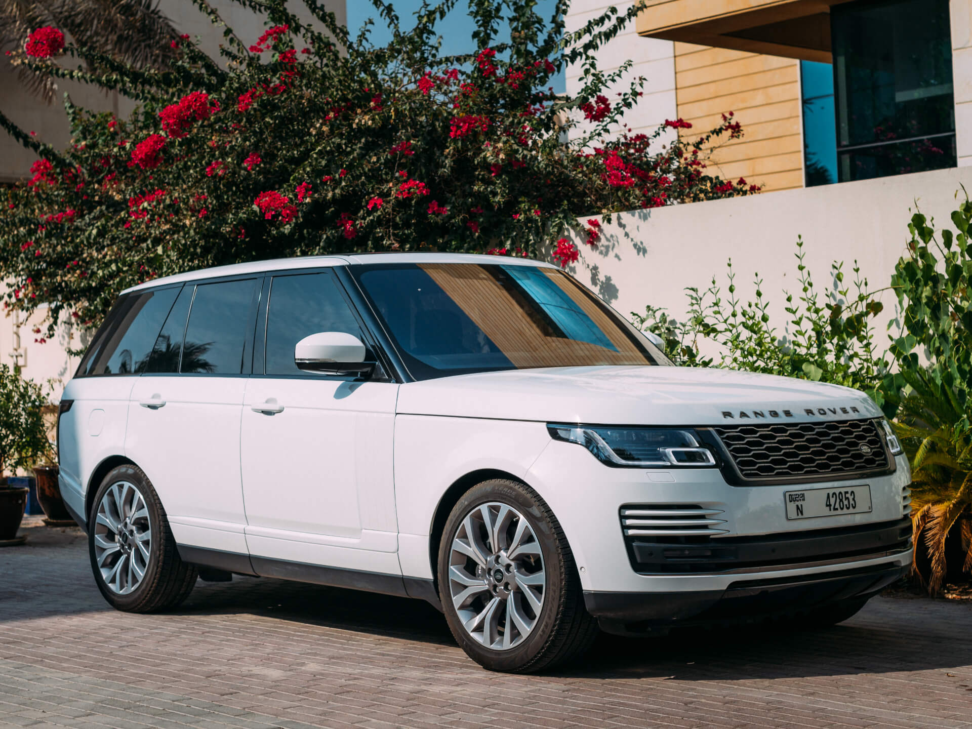 Rent a Range Rover Vogue HSE 2020 in Dubai | KINGS RENTAL CARS