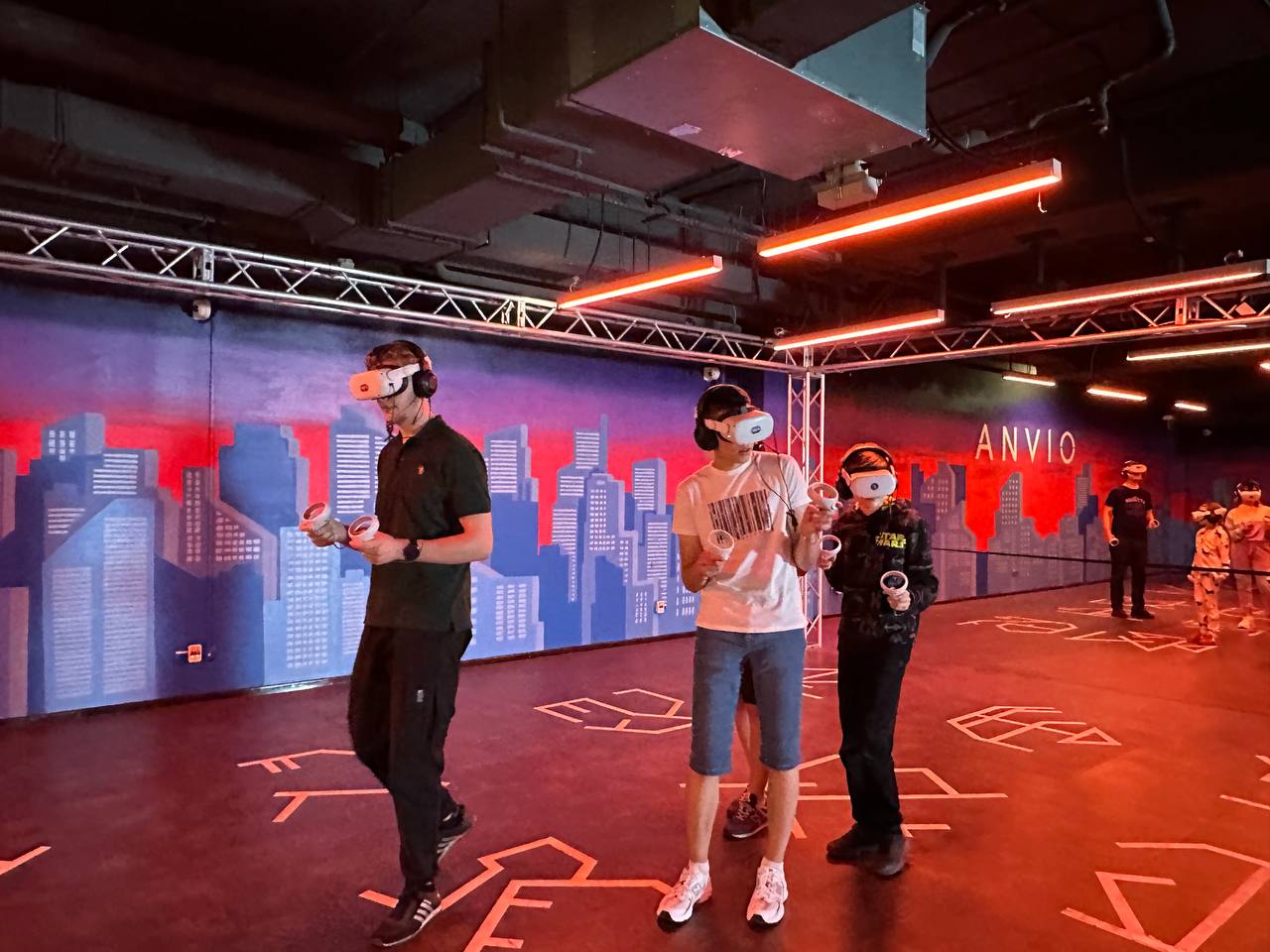 VR movies vs free roam VR comparison by ANVIO