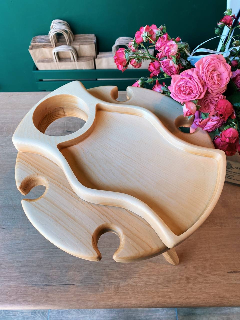 Винный столик со складывающимися ножками