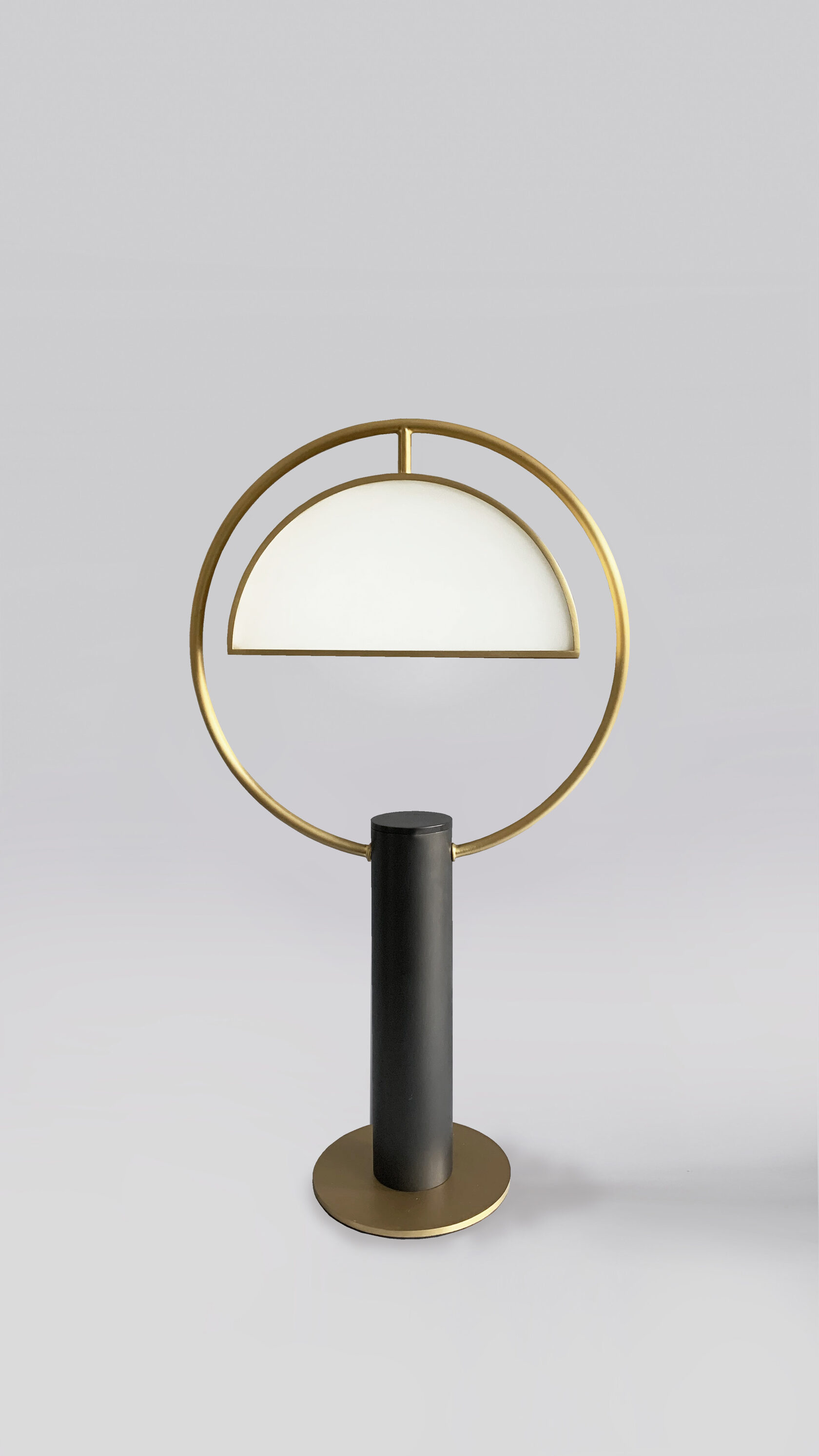 HALF IN CIRCLE – TABLE LAMP